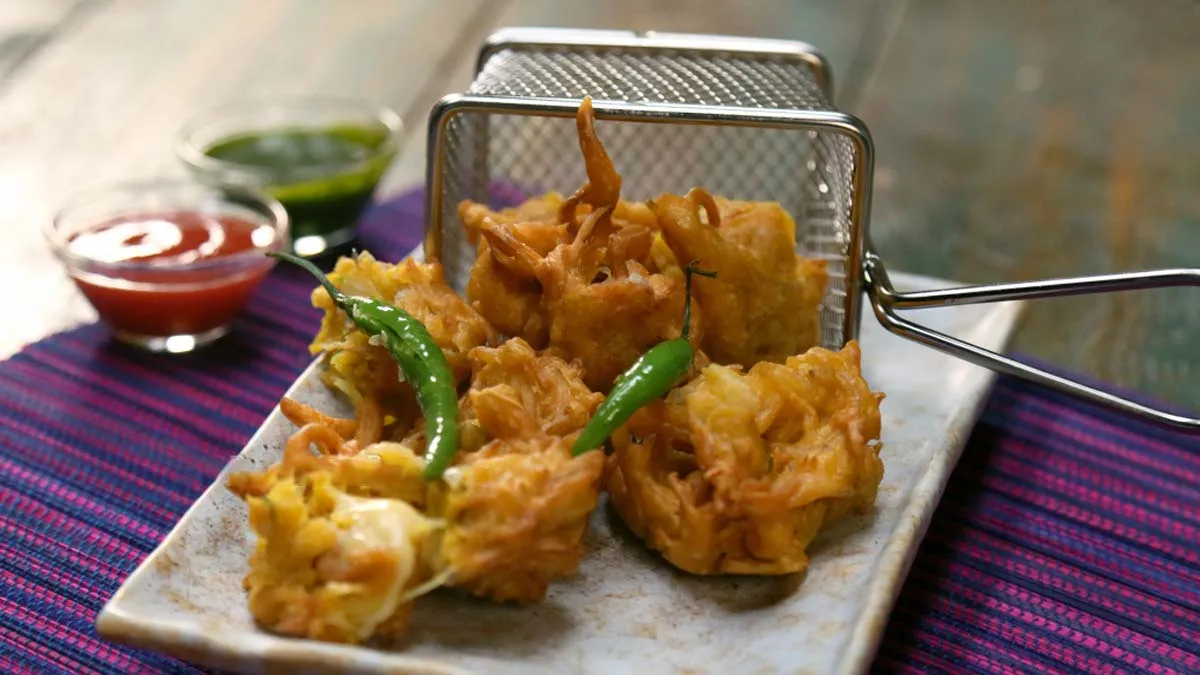 Onion Cheese Pakora Recipe: Spice Up Snack Time With This Iconically ...