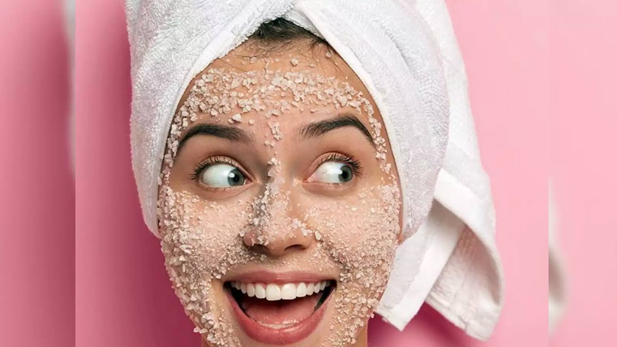 4 DIY Rice Flour Face Scrubs To Tackle Oily Skin Woes | HerZindagi