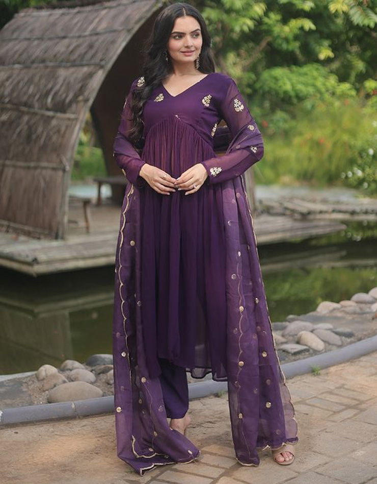 5 Alia Cut Suit Designs For Comfort And Glamour | Herzindagi