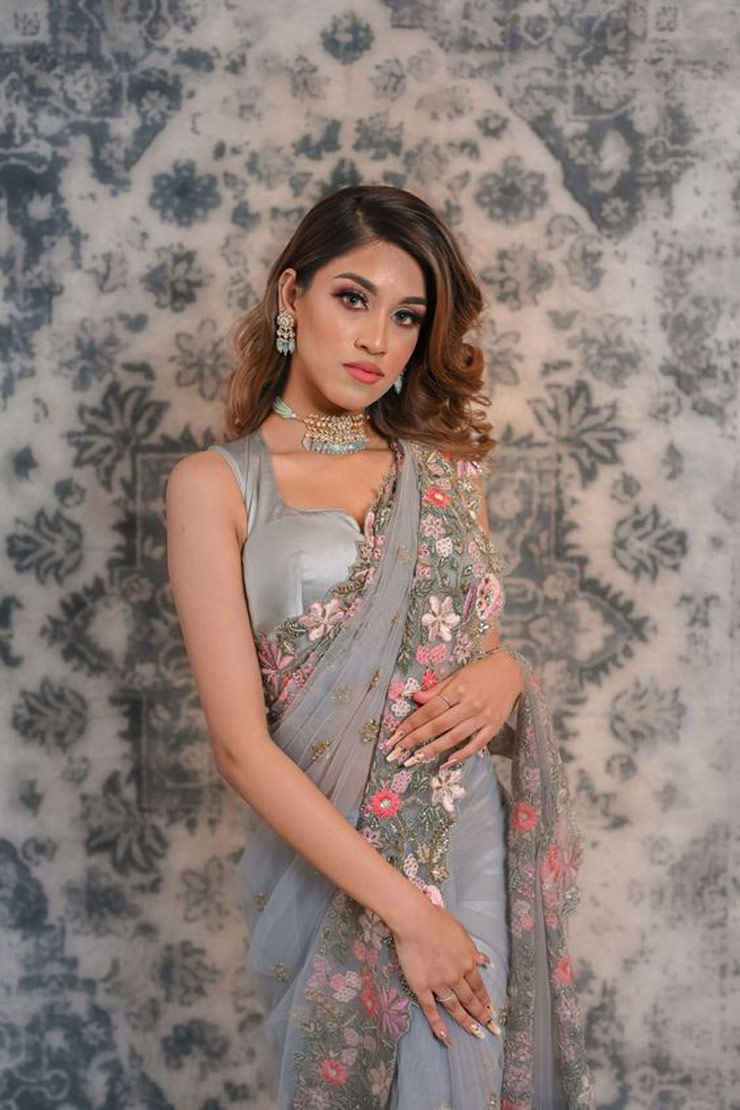 5 Stunning Grey Saree Designs To Elevate Your Wardrobe | Herzindagi