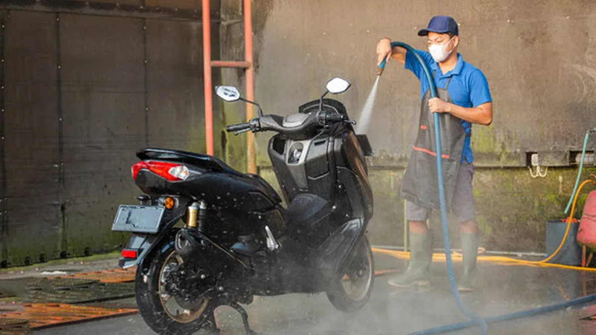 3 Dos and Don'ts of Washing Your Two-Wheeler | Herzindagi