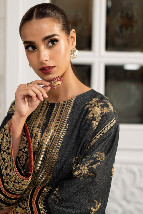 4 Stunning Velvet And Woollen Suit Designs ft. Pakistani Actresses ...