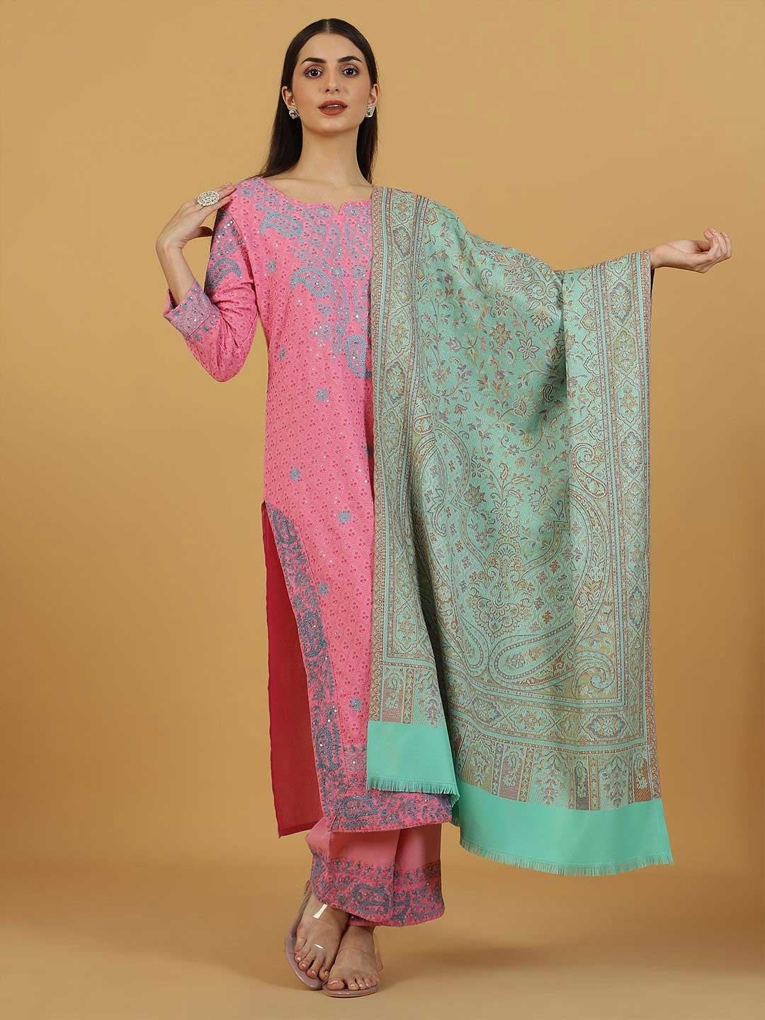 6 Beautiful Chanderi Silk Shawl Designs For Winter | Herzindagi