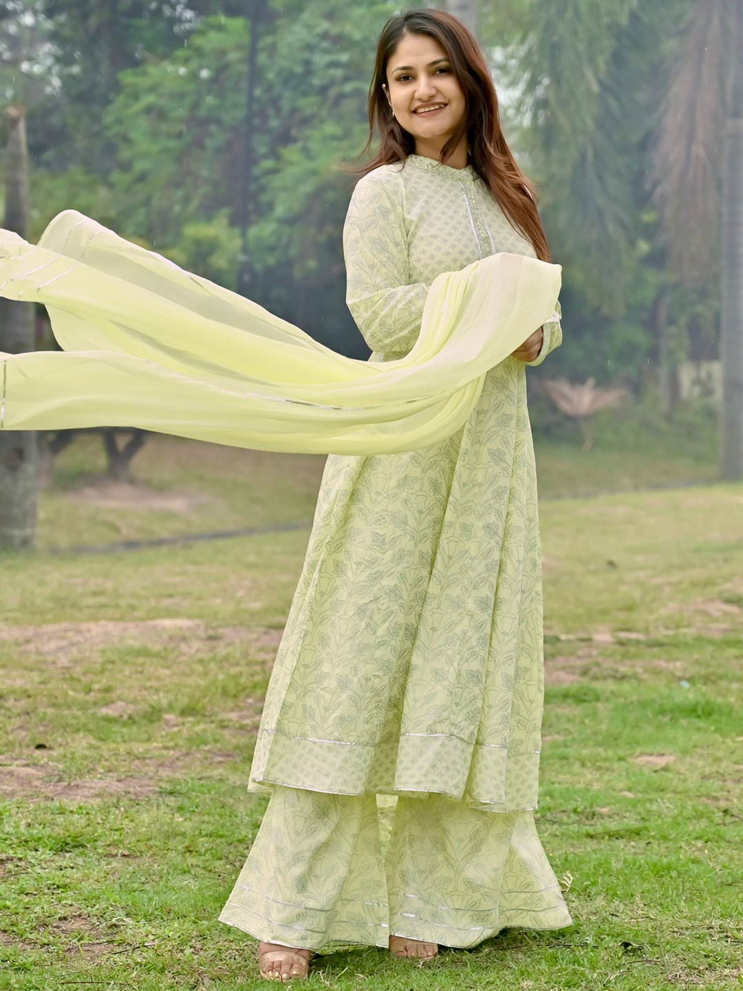 5 Must-Have Yellow Suit Designs Add Sparkle To Lohri Celebration ...