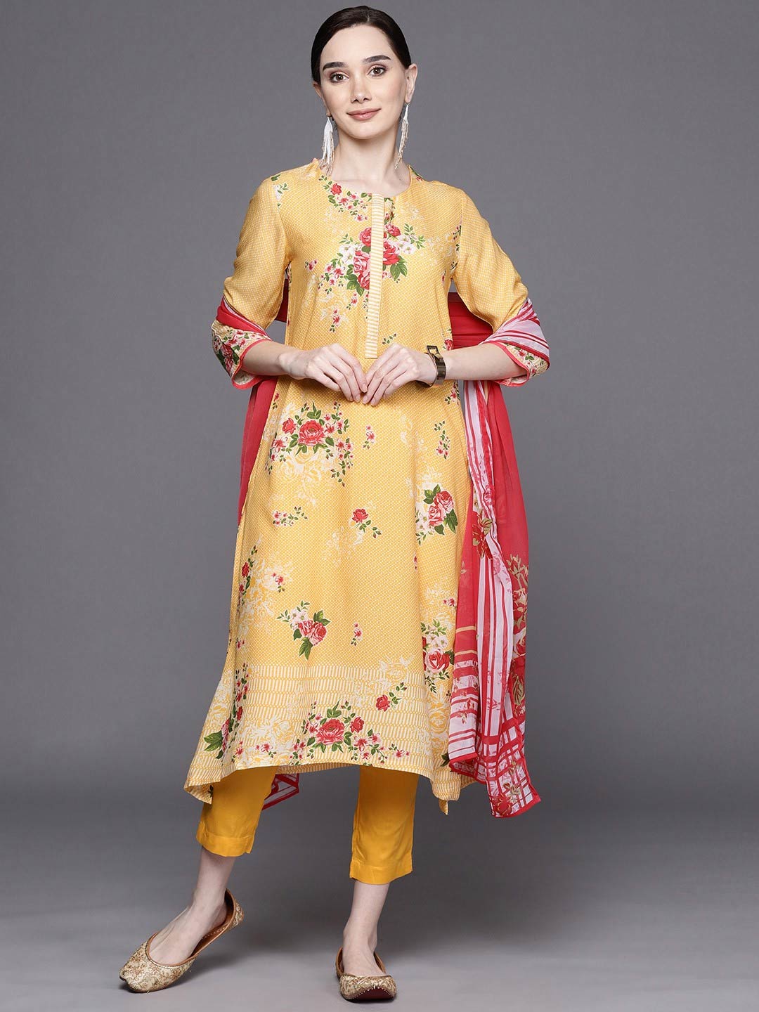 5 Must-Have Yellow Suit Designs Add Sparkle To Lohri Celebration ...