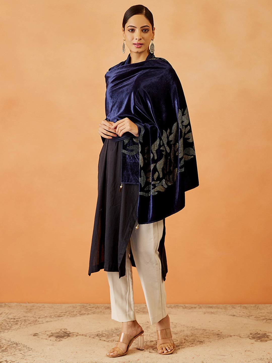 5 Trendy Velvet Shawl Designs To Keep You Warm And Stylish In Winters ...