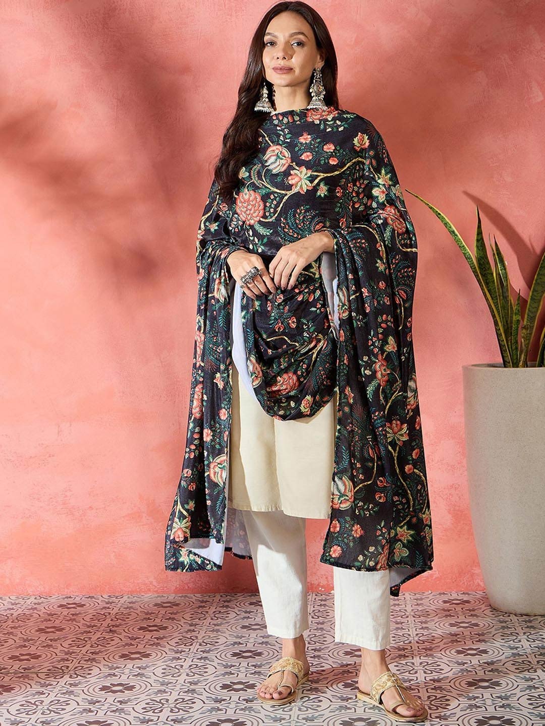 5 Trendy Velvet Shawl Designs To Keep You Warm And Stylish In Winters ...