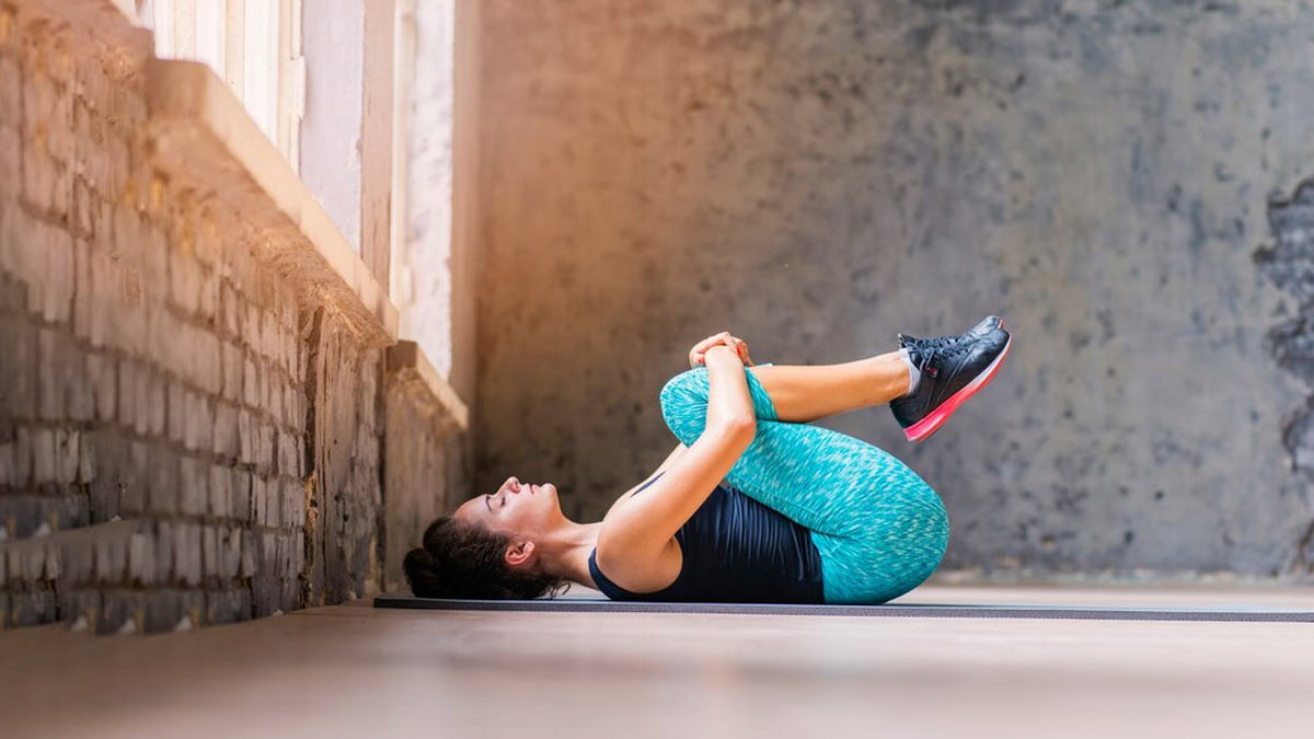 5 Easy Floor Workouts For Beginners To Kickstart Your Fitness Journey ...