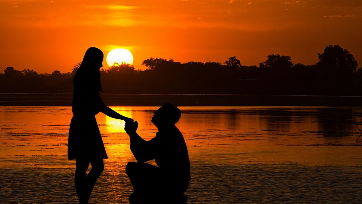 Valentine's Day 2025: 7+ Unique Ways To Propose and Confess Your Feelings To Your Crush | Herzindagi