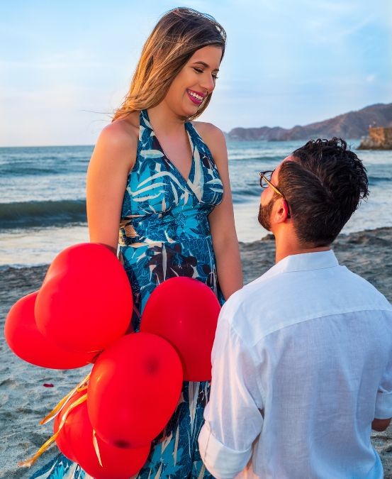 Propose Day 2025: 5 Songs To Set The Mood | Herzindagi