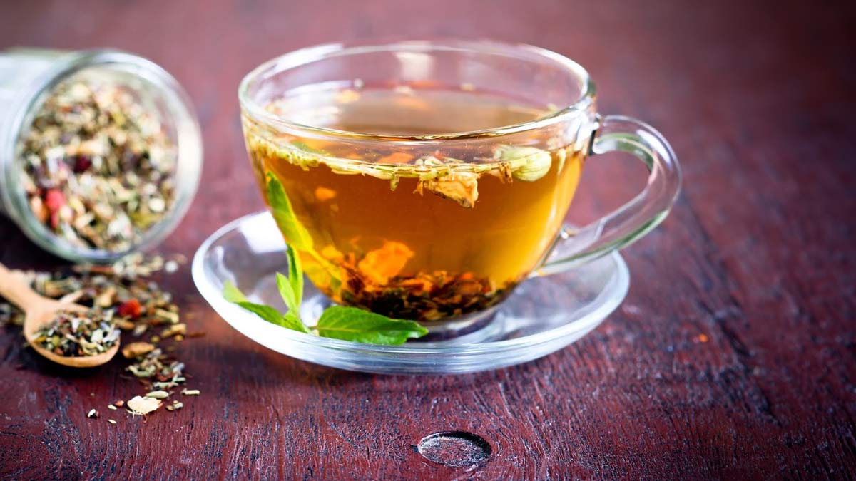 5 Benefits Of Drinking Cardamom Tea, As Per Health Expert | HerZindagi
