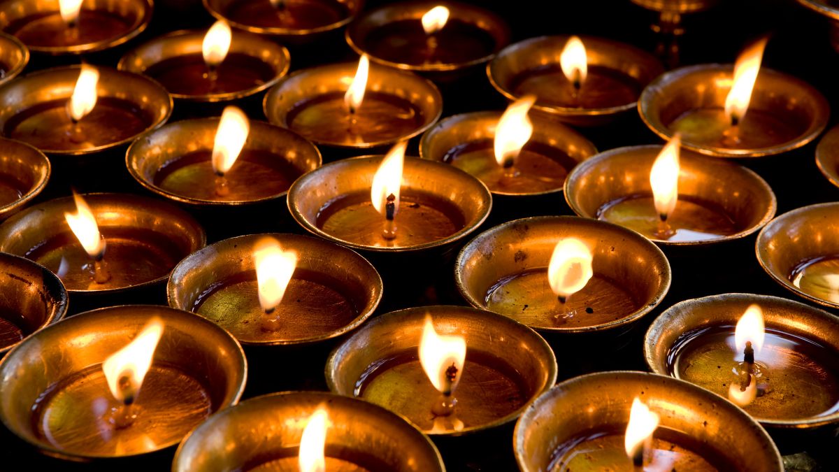 Which Lamp Should You Light While Worshipping On Thursday Evening ...