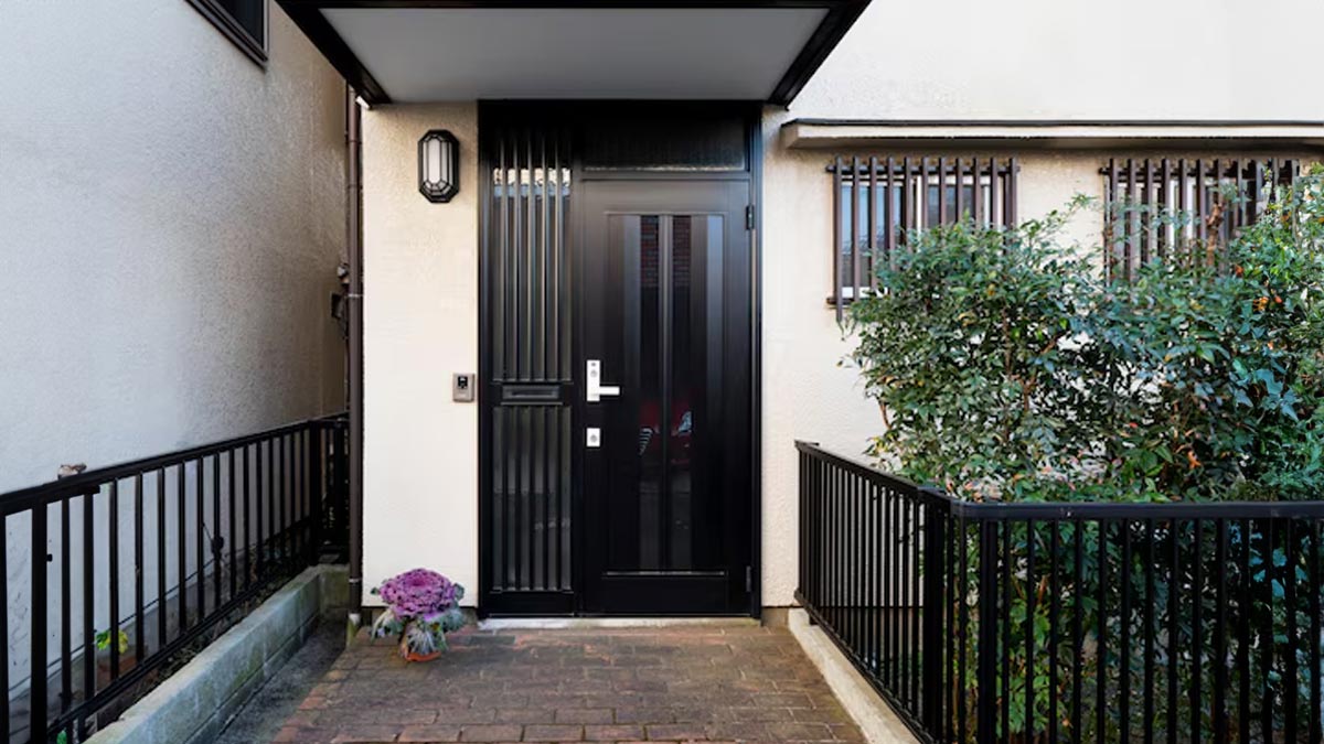 5 Vastu Remedies For A South-West Entrance: How to Correct This Dosha ...