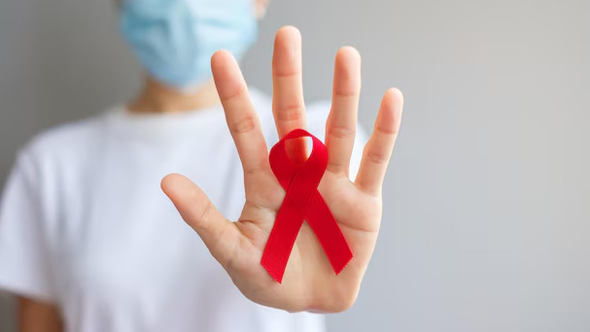 7 HIV Symptoms In Women: Expert Reveals The First Warning Signs ...