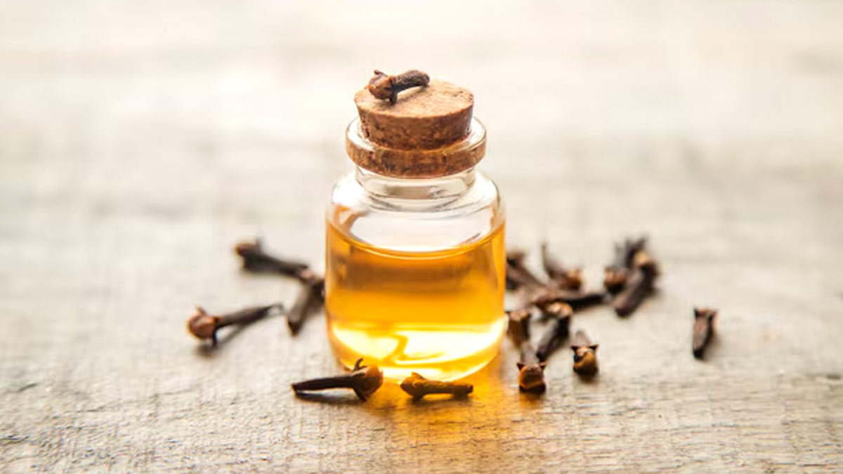 5 Steps To Make Mosquito Repellent With Clove Oil | HerZindagi