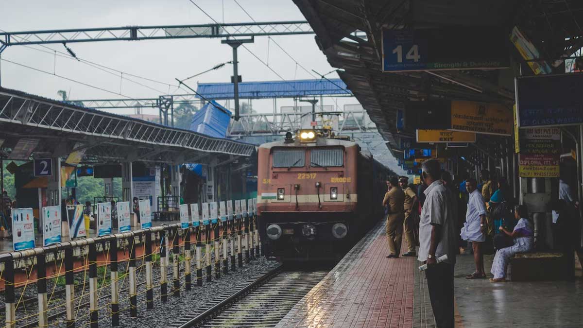 India’s First ATM On Train Aboard Mumbai-Manmad Panchavati Express ...