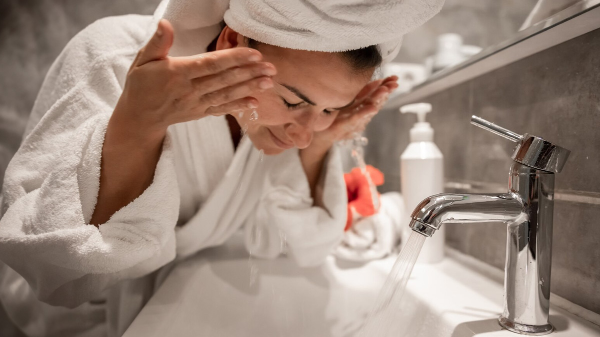 How Often Should You Really Wash Your Face? Dermatologist Weighs In | HerZindagi