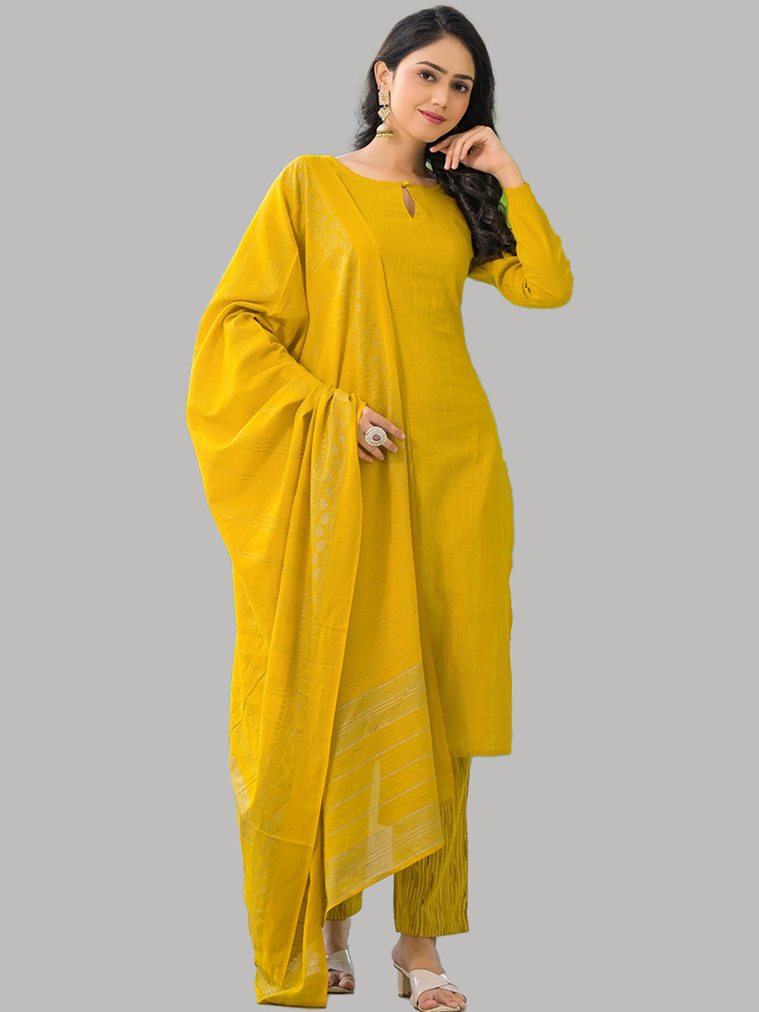 5 Plain Mustard Colour Suit Designs For Your Ethnic Wardrobe | Herzindagi