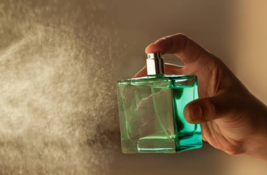 Spraying Perfume on Your Neck May Trigger Health Issues, Doctors Warn ...