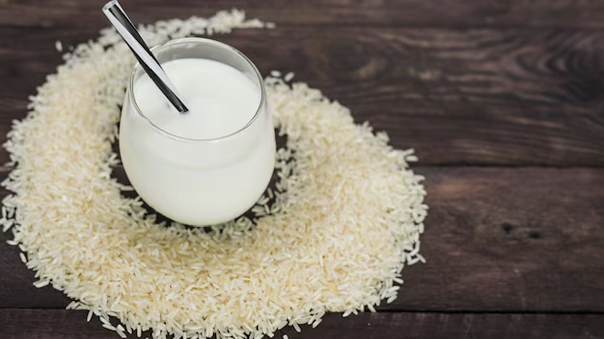 Rose Water vs Rice Water: Which One Tightens Pores Better? | Herzindagi