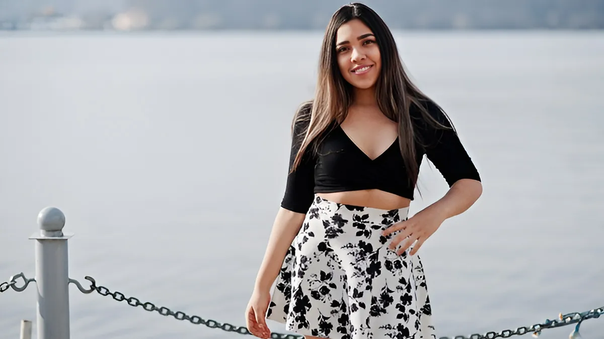 5 Short Skirt And Crop Top Combinations For Summer 2026 | Herzindagi
