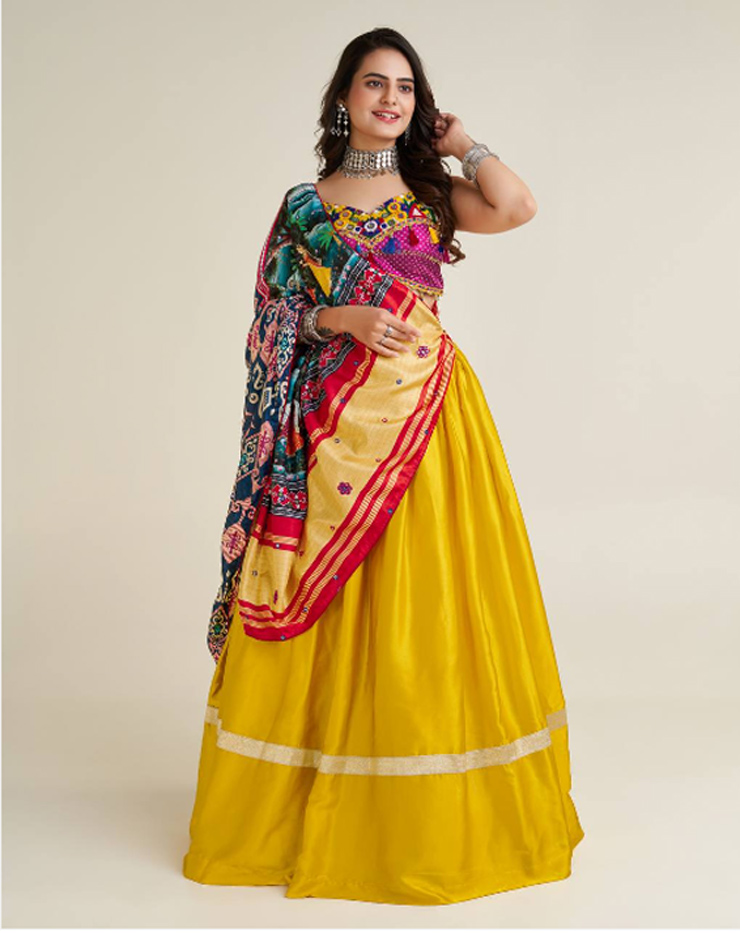Skirt and Top Designs : डांडिया नाइट पर चाहती हैं एथनिक लुक तो वियर ...