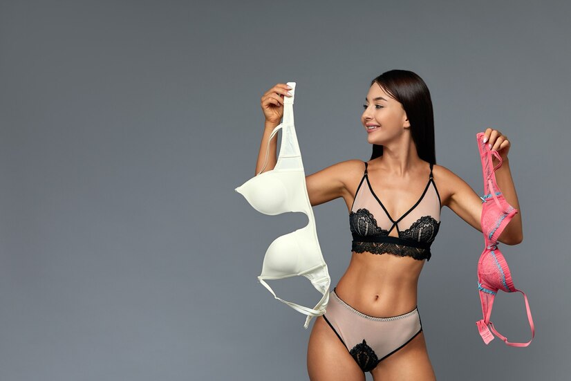 BRA:दो ब्रा पहनने से क्‍या होता है? | what happens when you wear 2 bras | Herzindagi