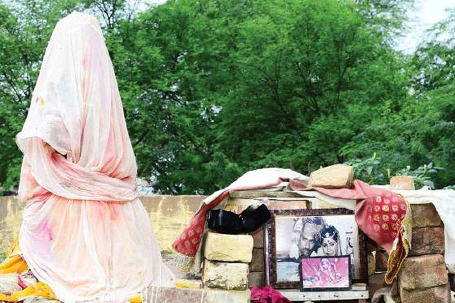 Roop Kanwar Sati Kand: पति के साथ जला दी गई थी 18 साल की रूप कंवर, शादी ...