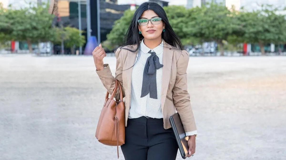 ऑफिस लुक में एक्सेसरीज स्टाइलिंग के दौरान नहीं करनी चाहिए ये चार ...
