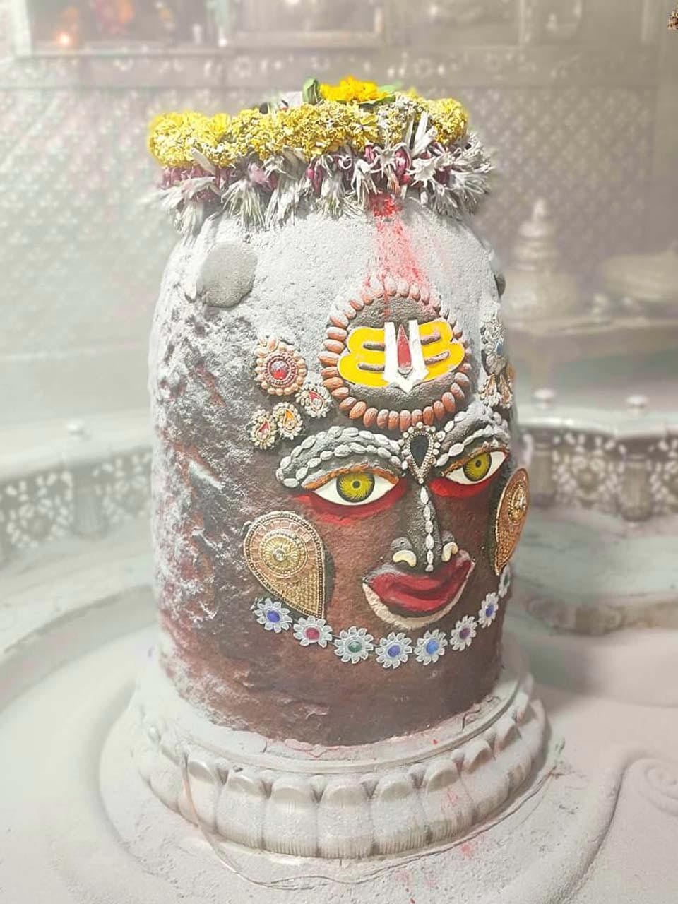 Mahakaal Bhasm Aarti: राख से होता है महकाल का श्रृंगार, जानें क्या है ...