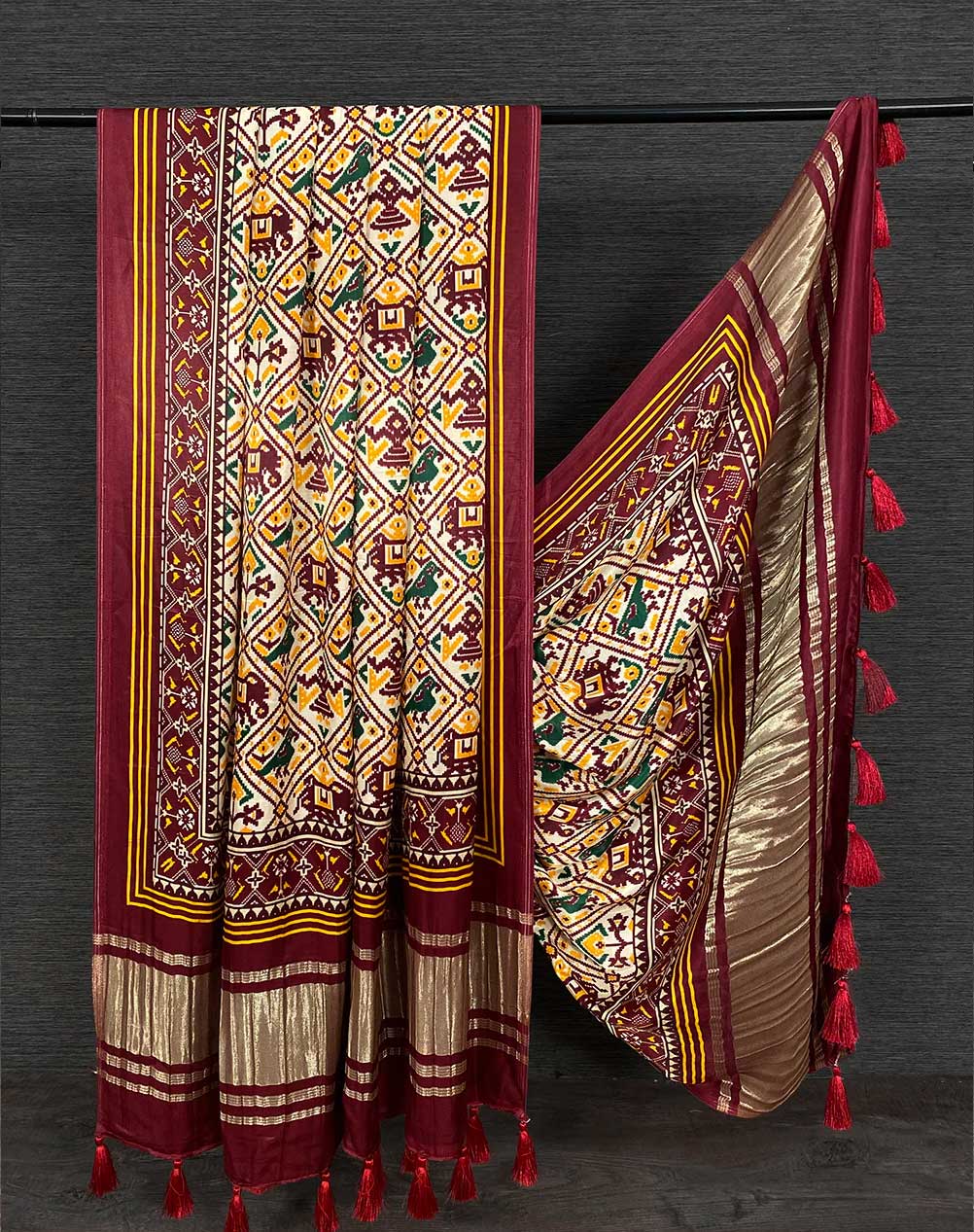 Patola Dupatta Designs: सिंपल सलवार-सूट के साथ में बेस्ट लगेंगे पटोला ...