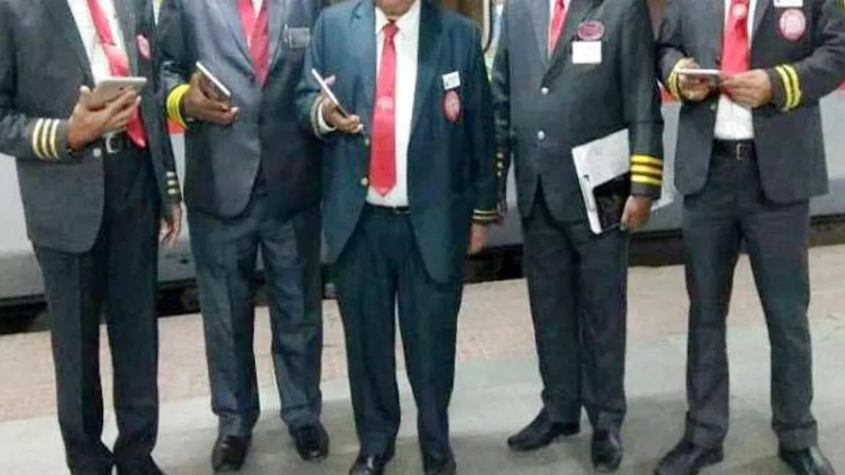 आपको पता है किस परीक्षा को पास करके रेलवे में बनते हैं TTE? जान लें ...