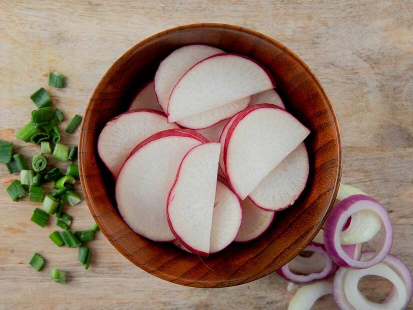 क्या आप जानते हैं मूली की तीखी तासीर को कम करने के ये किचन हैक्स ...