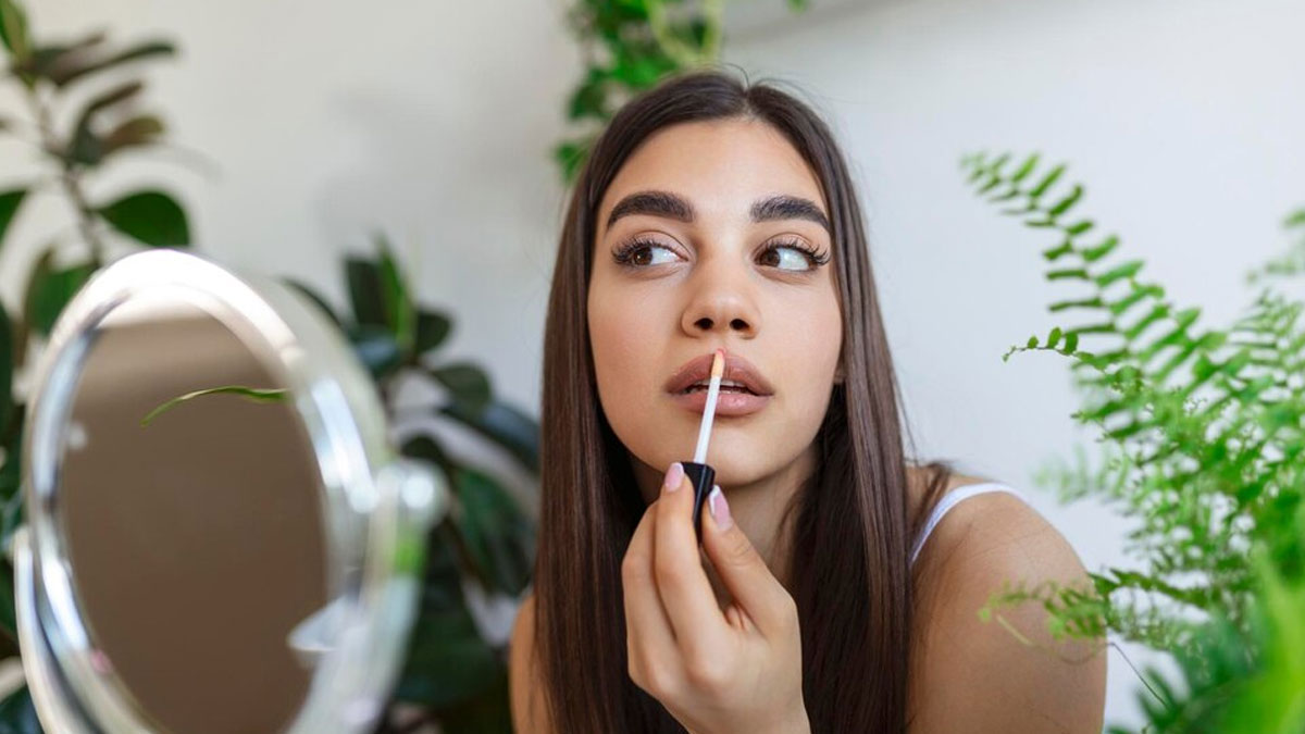 फुलर लिप्स लुक पाने के लिए फॉलो करें ये लिप लाइनर हैक्स | lip liner ...