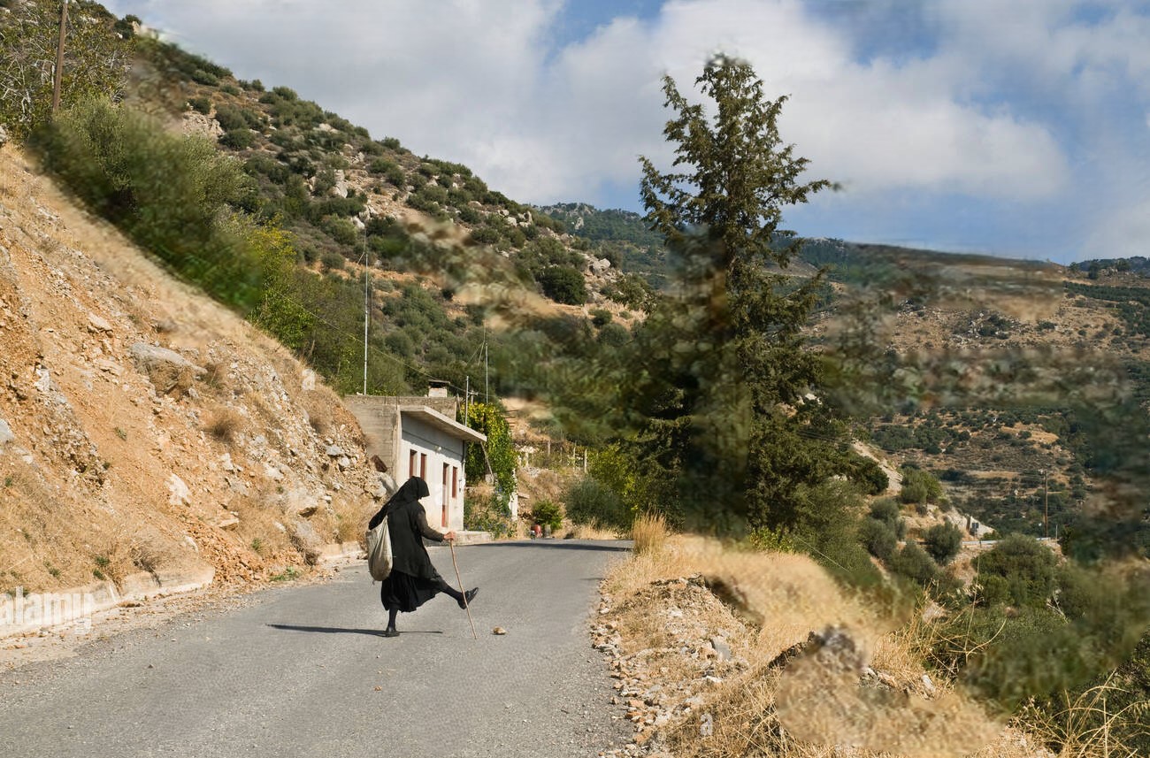 चलते-चलते रास्ते की चीजों को ठोकर क्यों नहीं मारनी चाहिए? जानें ज्योतिष ...