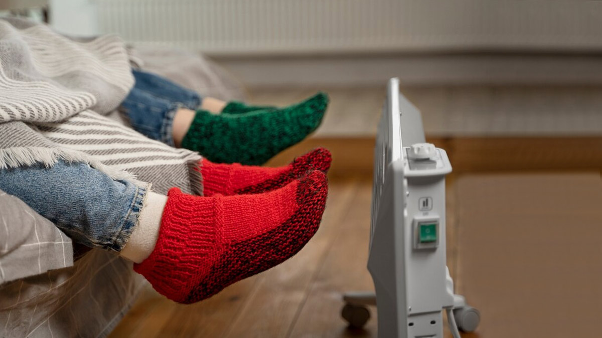 सर्दियों में बर्फ की तरह ठंडे रहते हैं आपके हाथ-पैर? जान लीजिए कारण ...