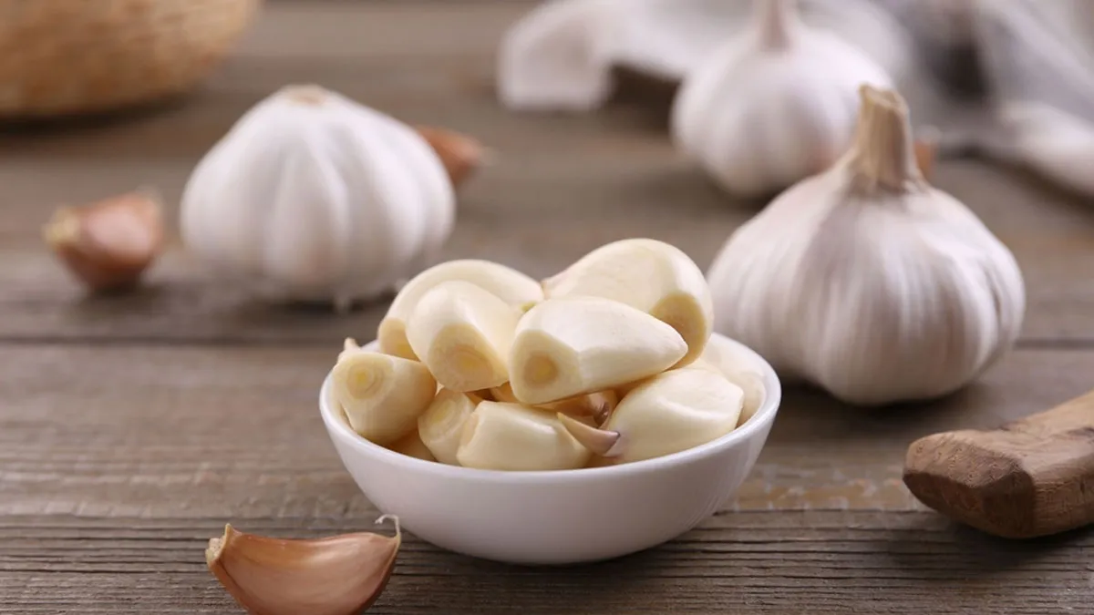 दूर से आ रही है लहसुन की खुशबू, तो इस तरह के लहसुन बिल्कुल भी ना खरीदें ...