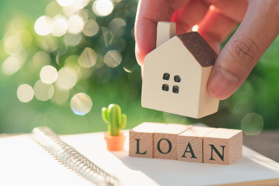 प्रॉपर्टी पर लेने जा रहे हैं लोन? इन 5 बातों का रखें ध्यान, नहीं तो पड़ ...