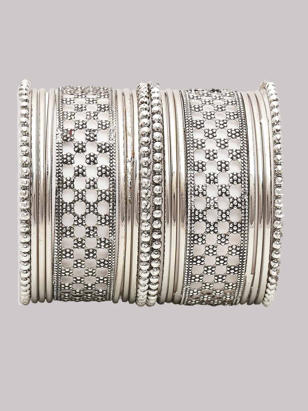 Oxidised Bangles: ब्लैक कलर आउटफिट के साथ हाथों में पहनें ऑक्सीडाइज्ड ...