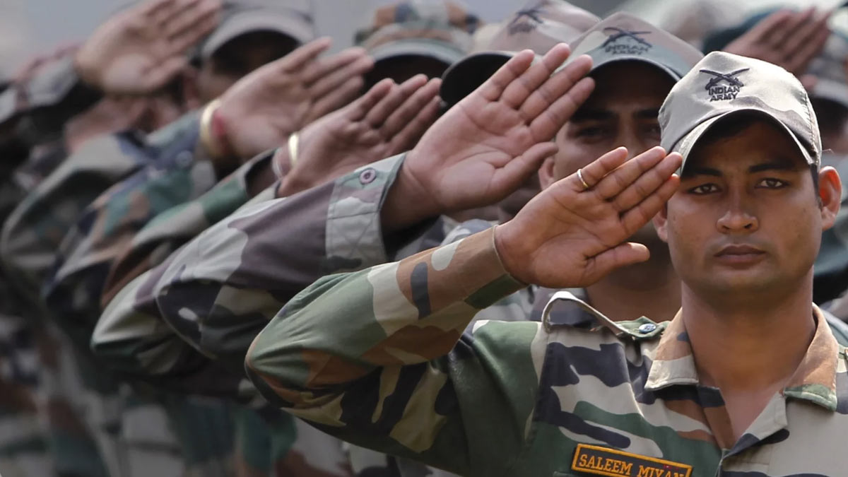 अगर कोई जवान लेफ्टी है तो क्या वह लेफ्ट हैंड से कर सकता है सैल्यूट ...