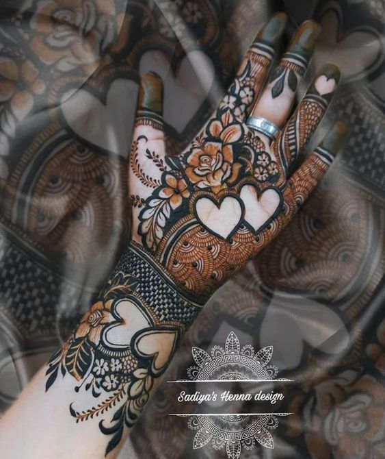 Valentine's Day 2025 Mehndi Designs: आपके हाथों की मेहंदी पार्टनर के ...