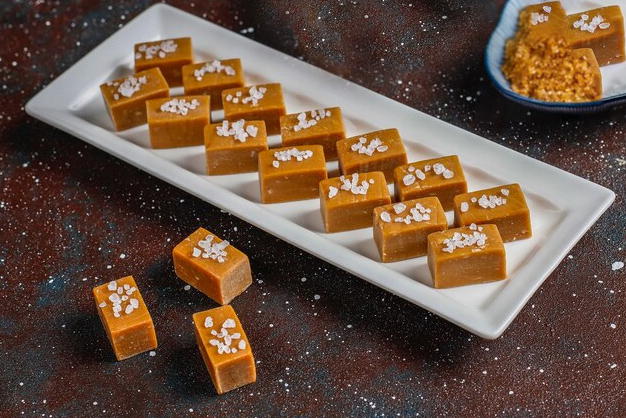 क्या आपने चखी है बनारस की फेमस 'पलंग तोड़ मिठाई'? जानें कैसे पड़ा नाम ...