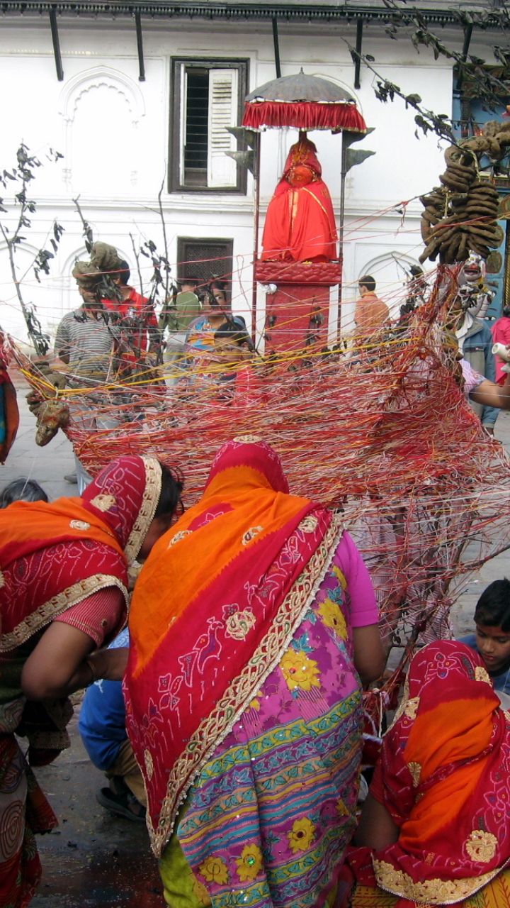 Holika Dahan Ki Devi: कौन हैं होला माता जिनकी पूजा के बिना नहीं मिलता ...