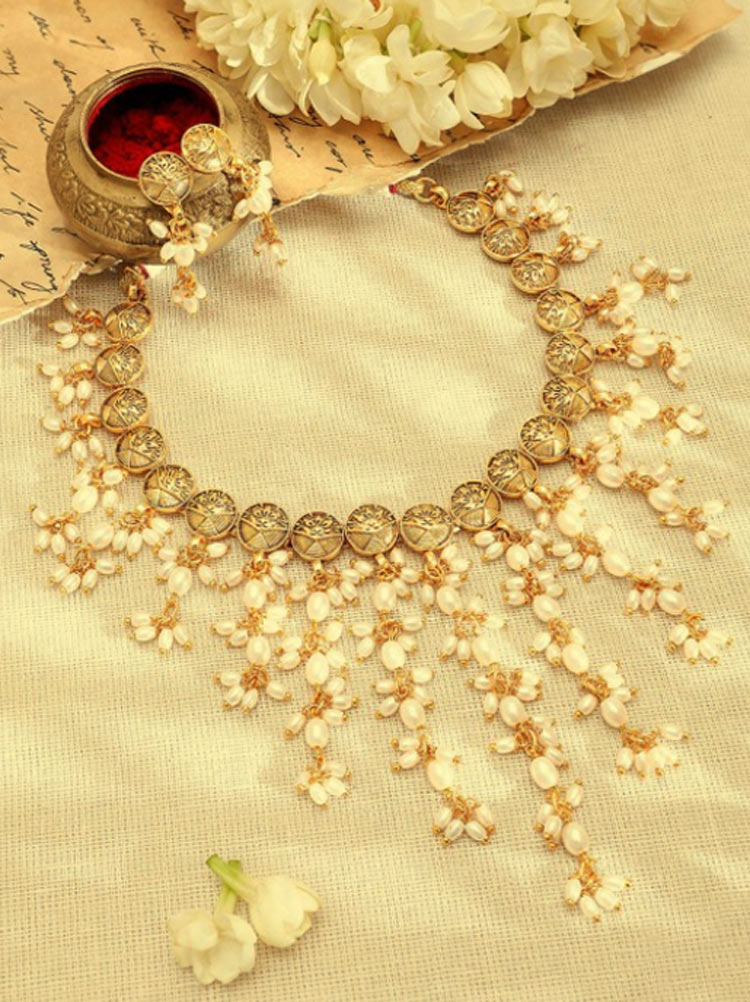 ट्रेडिशनल लुक को बनाए खास, साड़ी के साथ स्टाइल करें ये मोती डिजाइंस ...