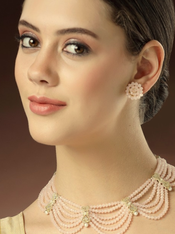 ट्रेडिशनल लुक को बनाए खास, साड़ी के साथ स्टाइल करें ये मोती डिजाइंस ...