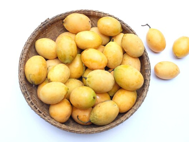 Lesser Known Fruit: क्या आपने खाया है गर्मियों में आने वाला खिरनी फल ...
