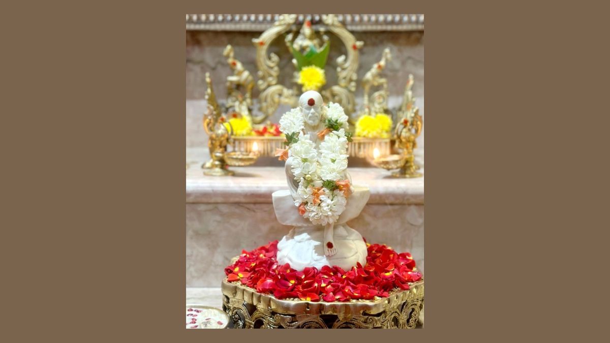 साईं बाबा की पूजा करते समय भूल से भी न करें ये गलतियां|Sai Baba Puja ...