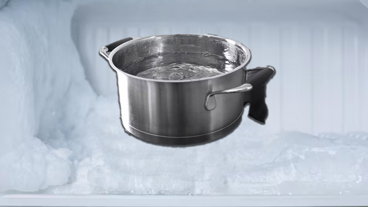 Easy Way To Melt Freezer Ice: फ्रीजर में बन गई है बर्फ की मोटी चट्टान ...