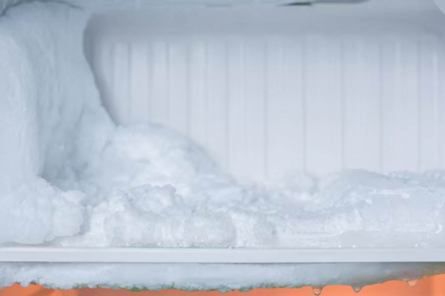 Easy Way To Melt Freezer Ice: फ्रीजर में बन गई है बर्फ की मोटी चट्टान ...