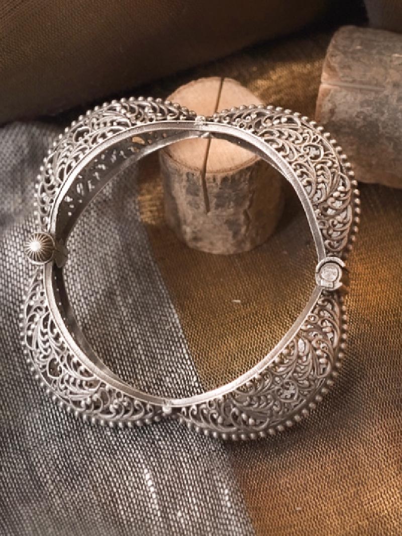 Oxidised Kangan Designs: हाथों की रौनक बढ़ाने के लिए पहनें 4 तरह के ...